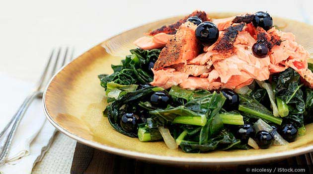 Receta de Salmón Cubierto con Ajonjolí, Col Rizada y Coco